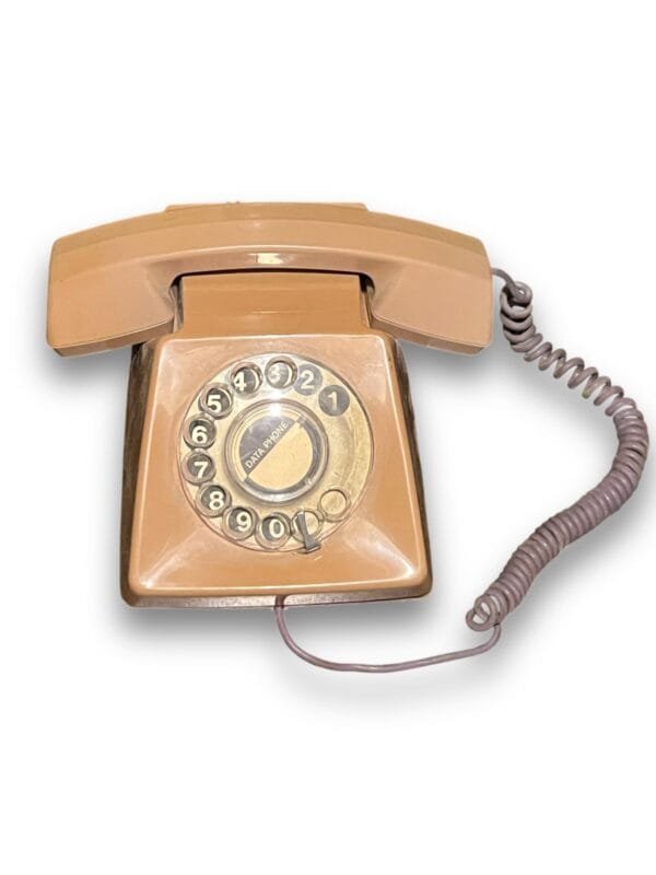 A Vintage Beige Rotary Telephone » Skamlla Story